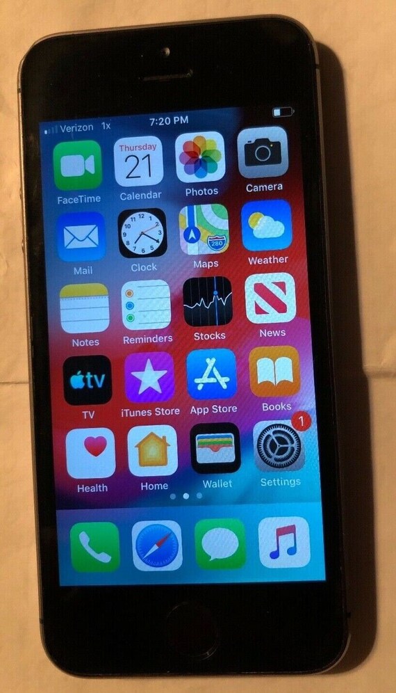 Iphone 5 Black In Hand