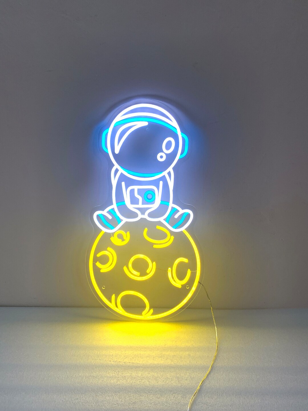 Astronaut Neon Sign, Neon Sign Light Decor, Astronaut With Planet ...