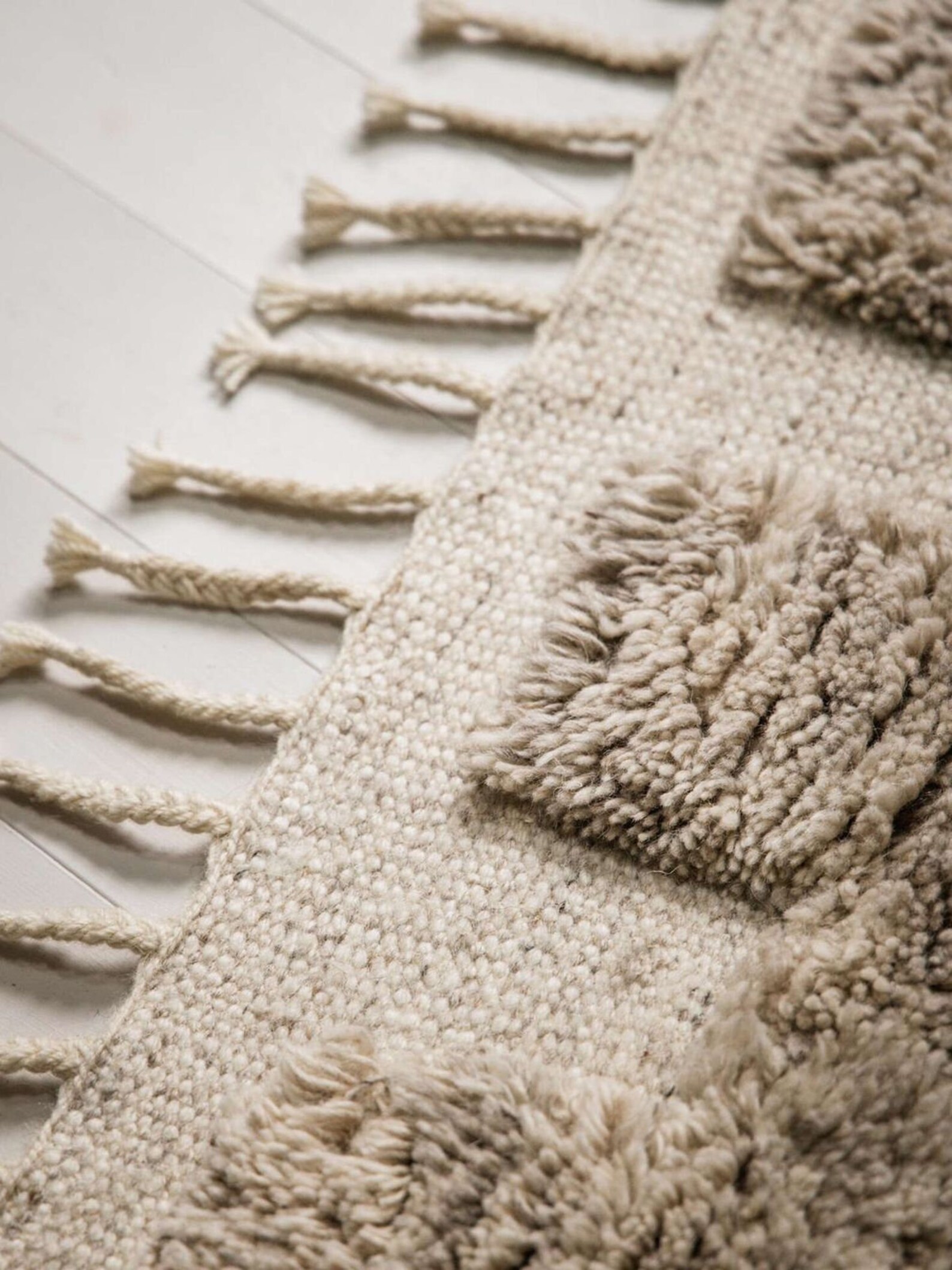 Shaggy Wool Greyish Fringes Hand Tufted Country Oriental Wool Rug Hand ...