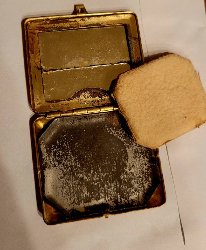 Woodworth Karess 1920's Compact - Etsy