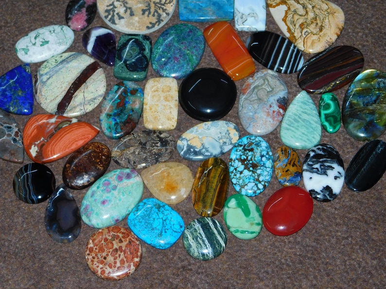 Mixed Lot Polished Gemstone Cabochons, Jasper, Agate, Jade, Fossil ...