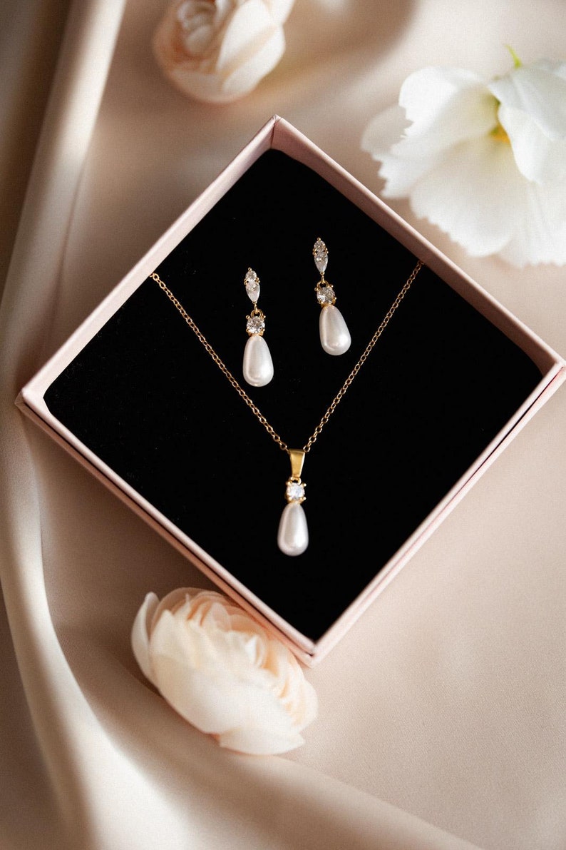 Classic Wedding Jewelry Set, Simple Bridal Jewelry, Pearl Jewellery ...