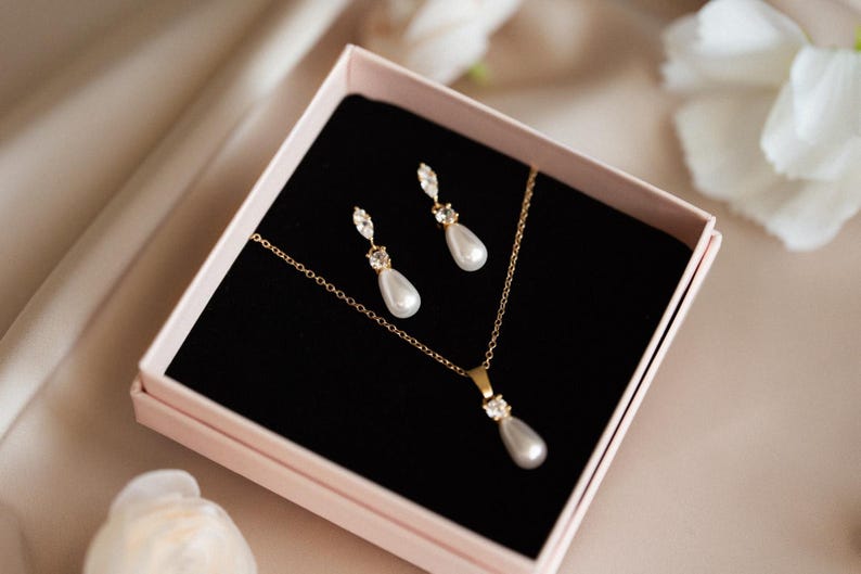 Classic Wedding Jewelry Set, Simple Bridal Jewelry, Pearl Jewellery ...