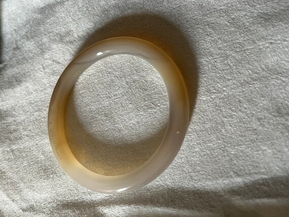 Bone colored Jade-Like bangle - Gem