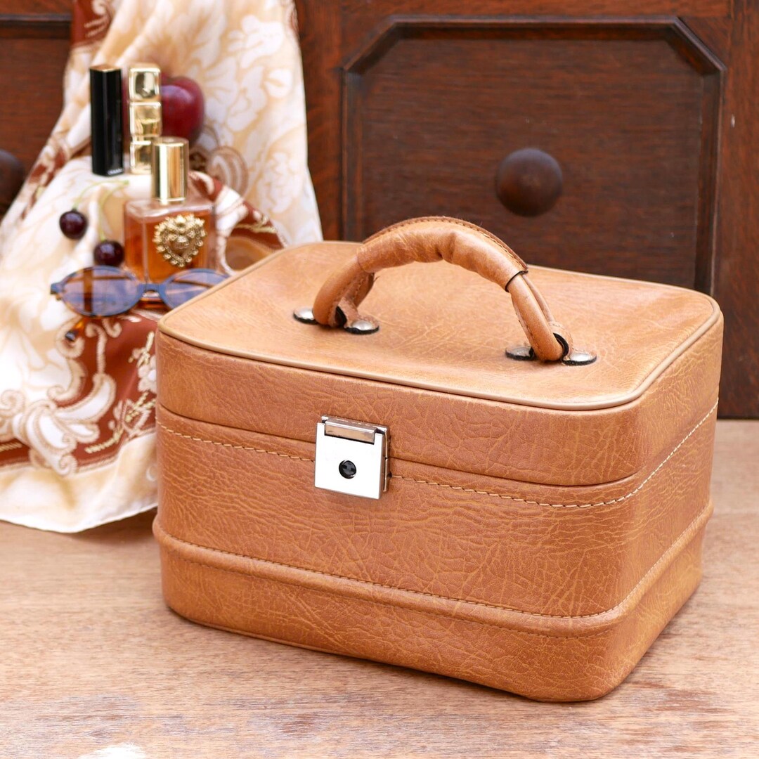 Tan Faux Leather Effect Vintage Ladies Locking Vanity Case With Key ...