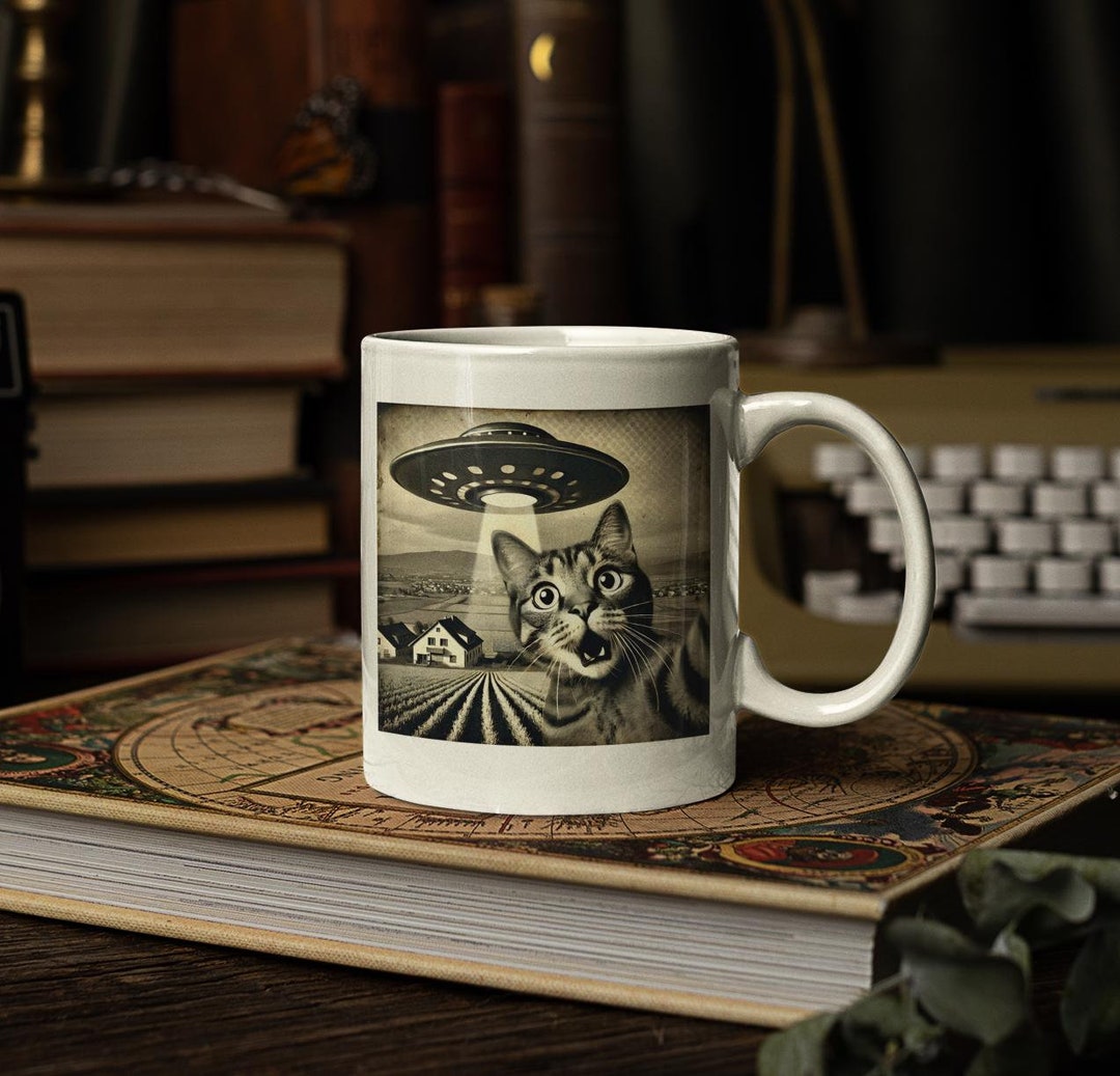 Cat Ufo Selfie Funny Meme Mug, Aliens Ufos Surreal Absurd Hilarious Cat ...