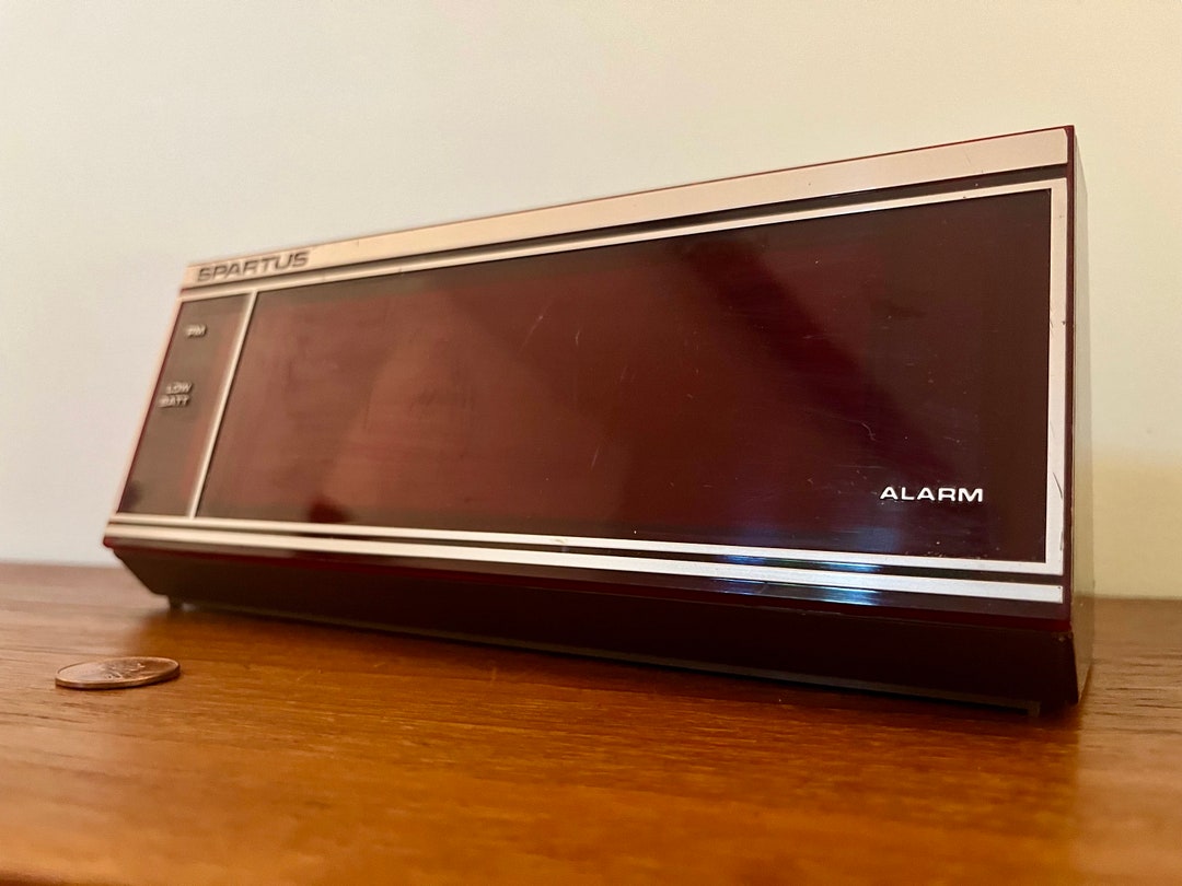 Spartus Model 1099 “lunar” Vintage Faux Wood, Chrome and Red-black ...