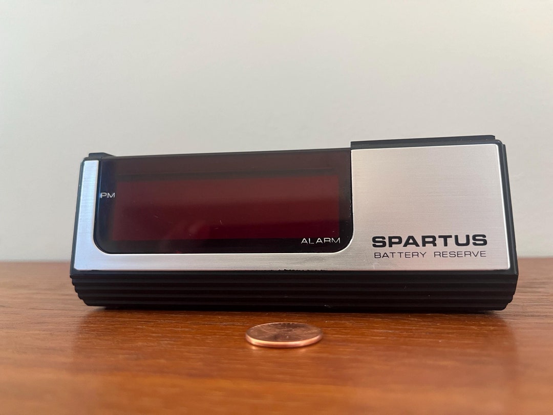Spartus Model 1106 “polaris” Vintage Faux Wood, Faux Chrome and Red ...