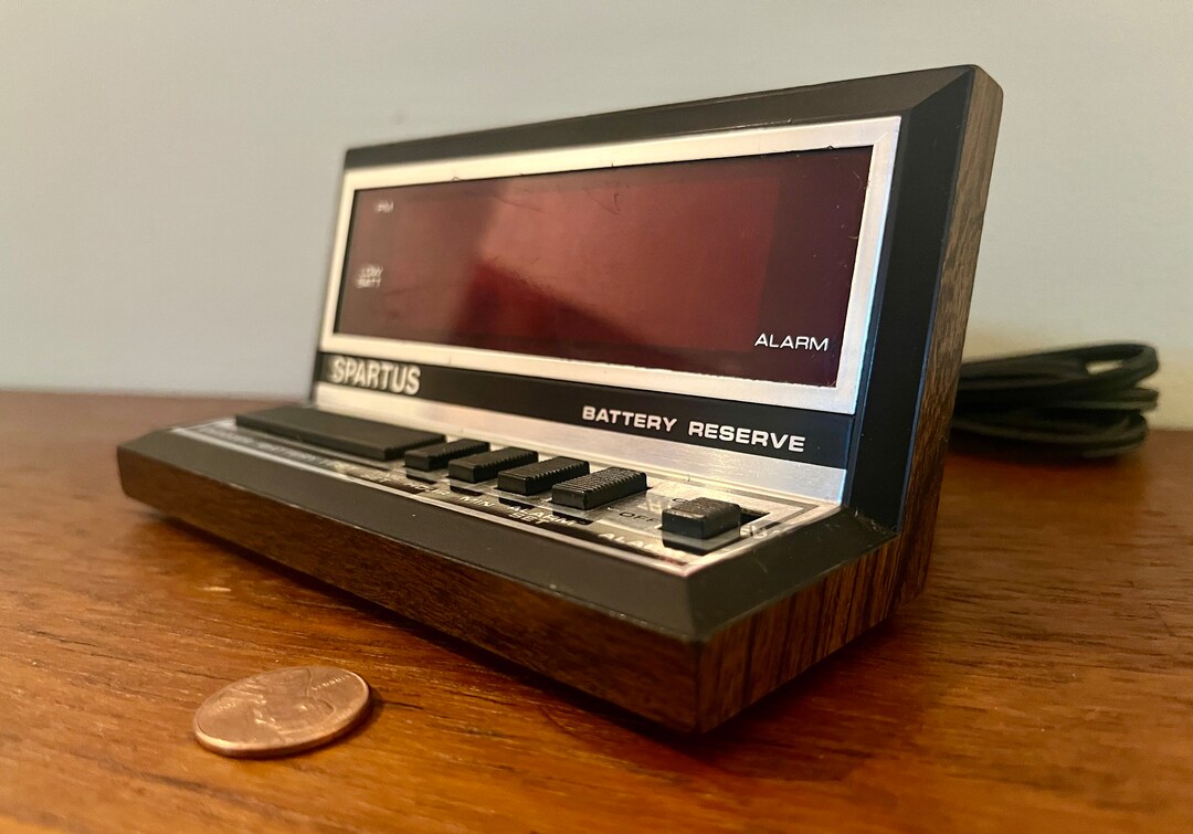 Spartus Model 1140 “apollo” Vintage Faux Wood, Chrome and Red-black ...