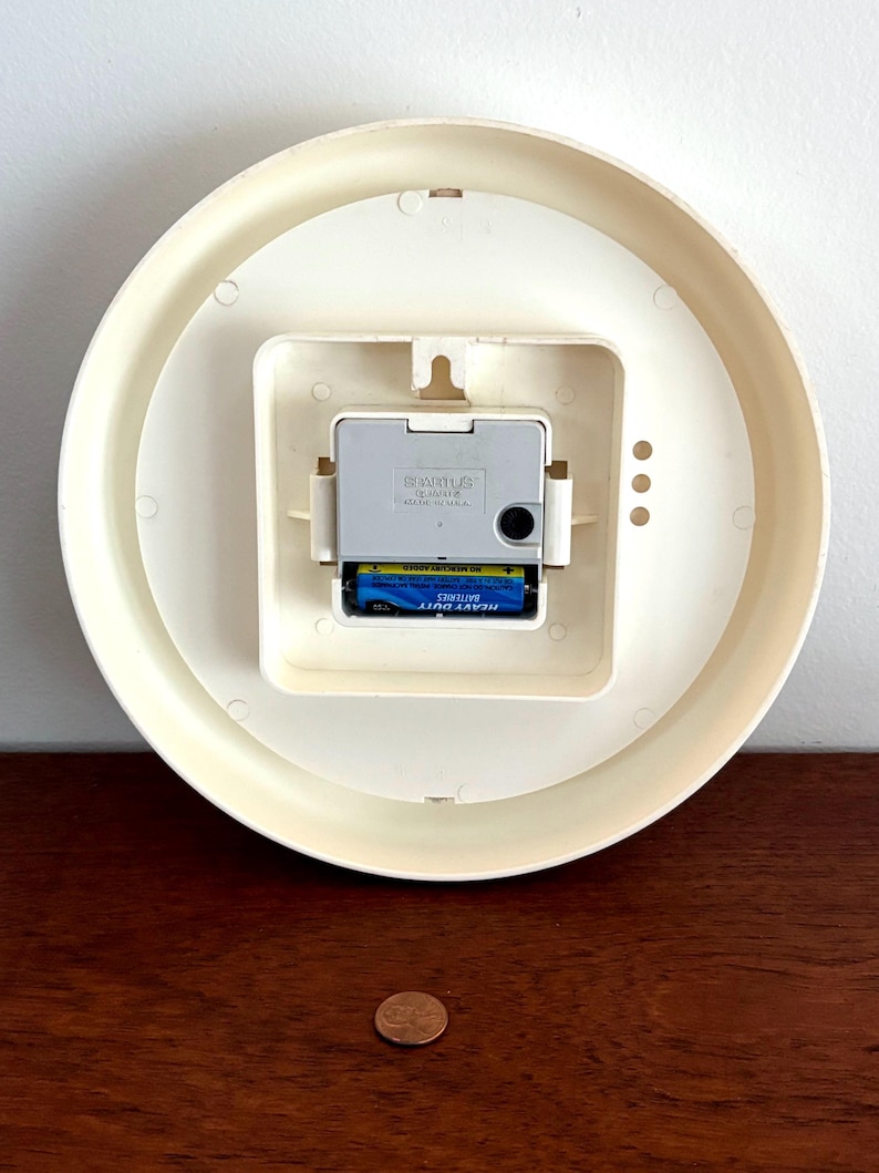 Spartus Vintage Soft White and Black Quartz Round Wall Clock - Model ...