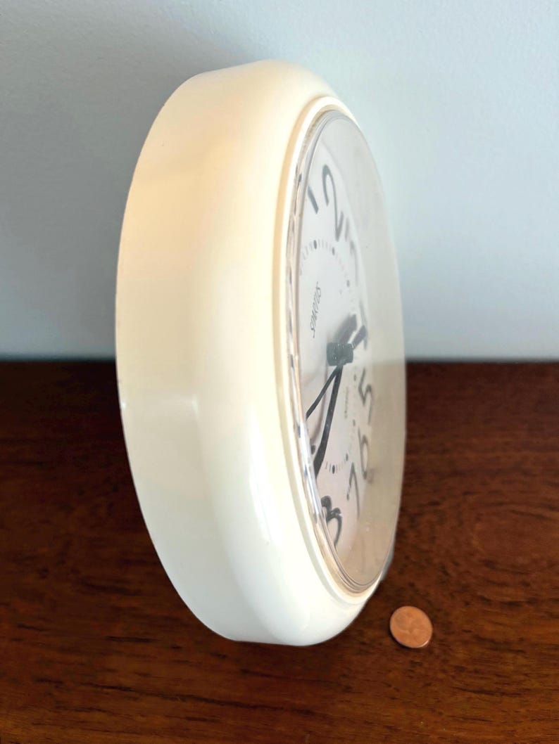 Spartus Vintage Soft White and Black Quartz Round Wall Clock - Model ...