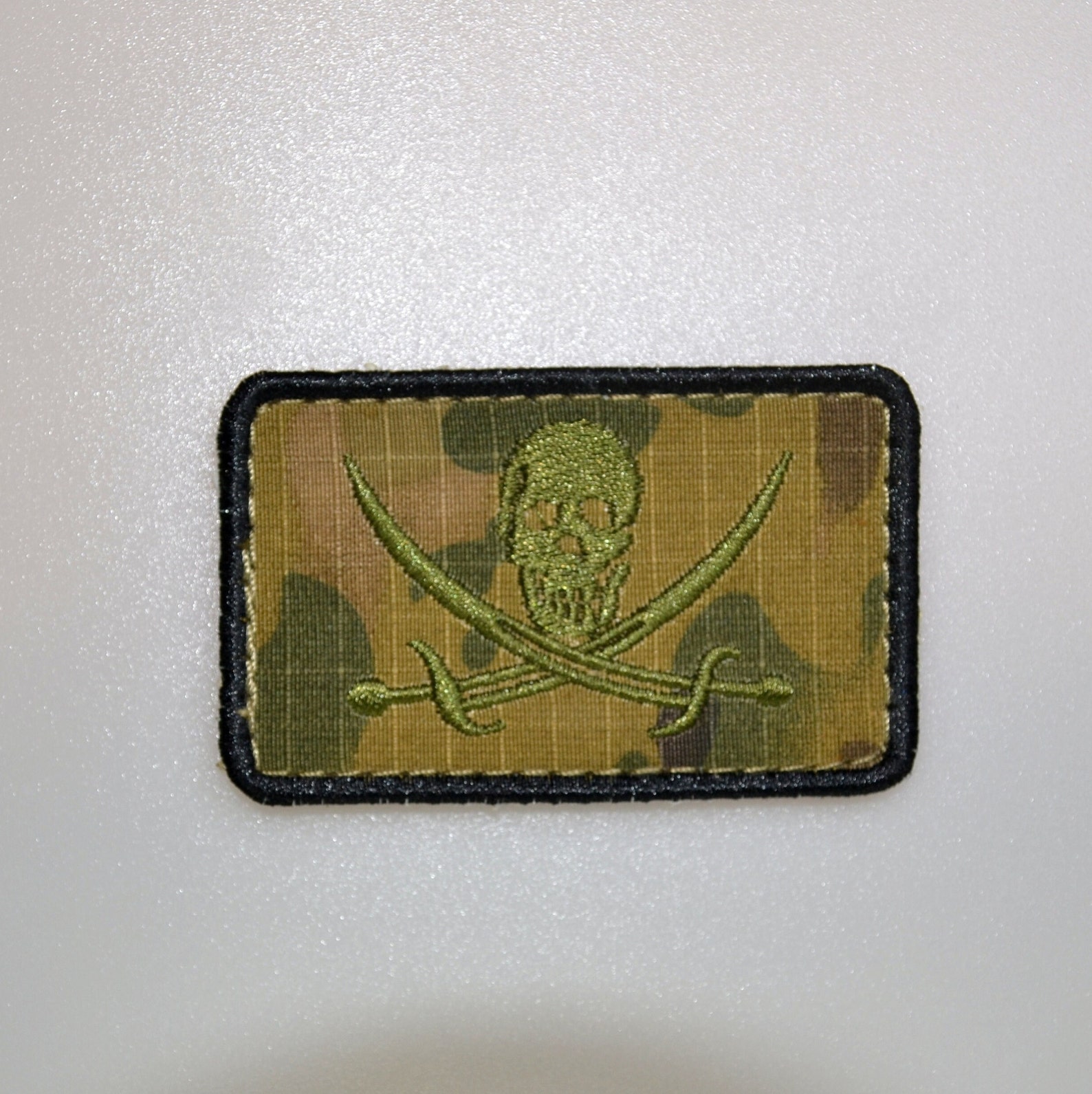 Camo JOLLY ROGER Pirate Swords Patch Morale Army Force Uniform Bag Ifak Airsoft Uniform Plate ...