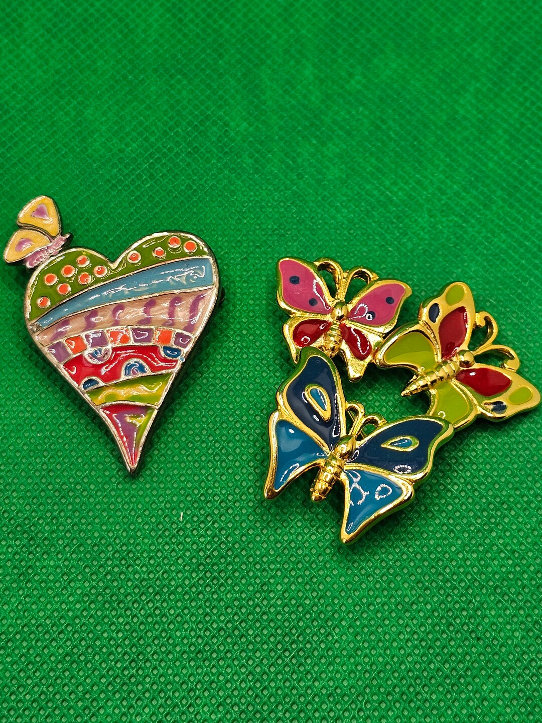 2 TC Signed Brooches - Etsy