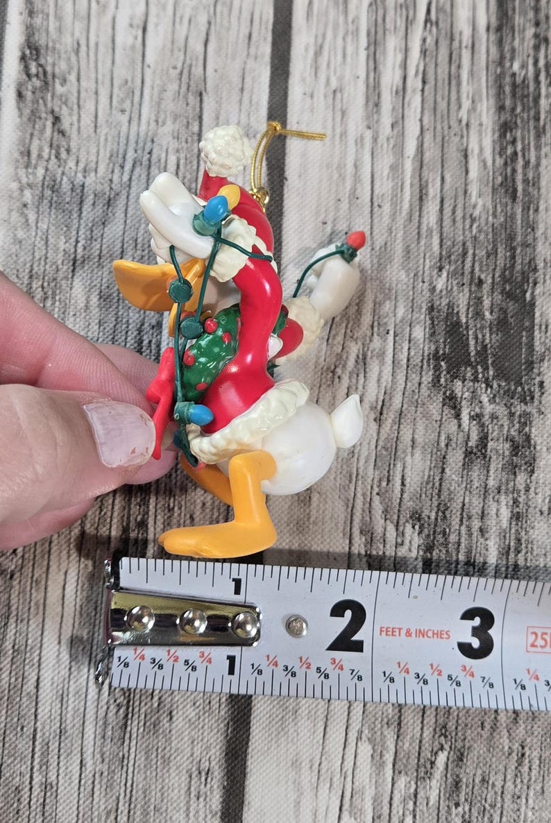 Disney's Donald Duck Tangled in X-mas Lights Enesco Treerific Treasure ...