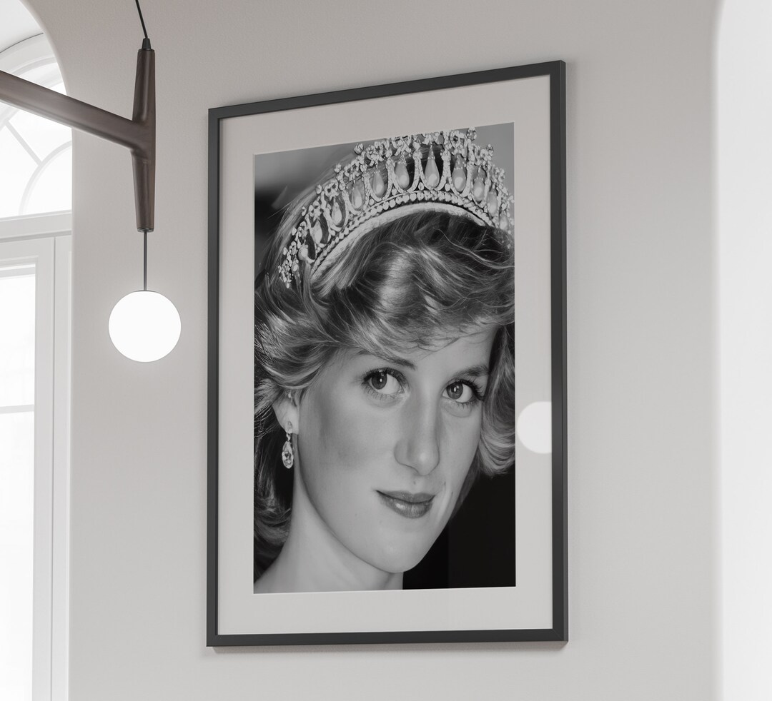 Princess Diana Crown Print, Black and White, Vintage Photo, Fashion ...
