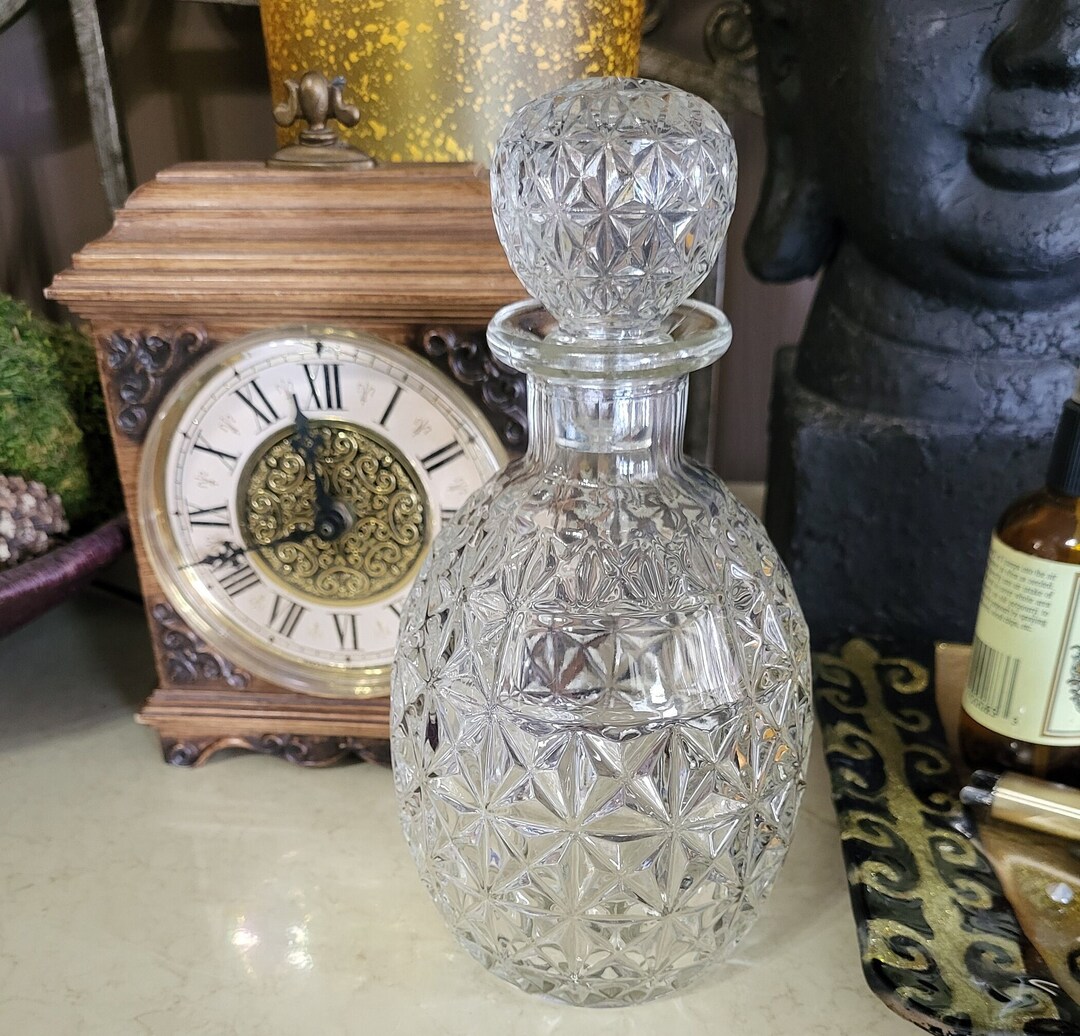 Vtg. Diamond Cut Glass Pattern Pineapple Design Liquor/wine Decanter W ...