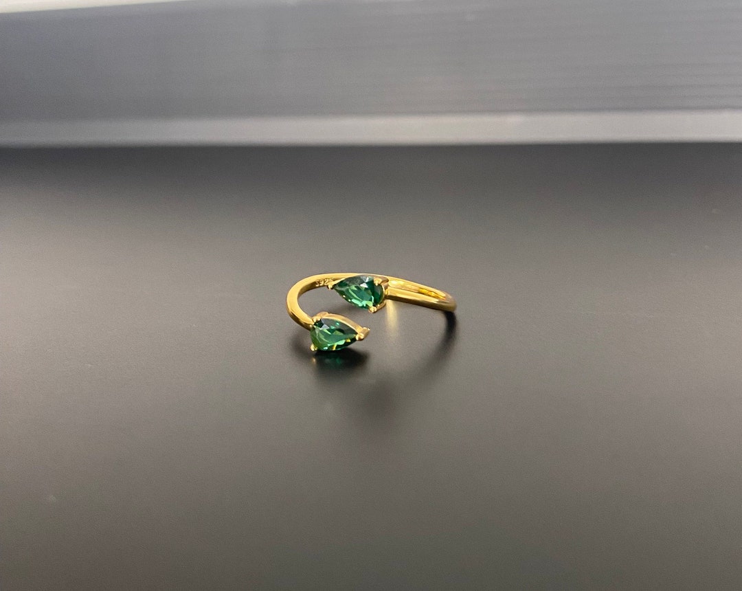The Emerald Raindrop • Gold Ring Adjustable • Allthesmallthings - Etsy