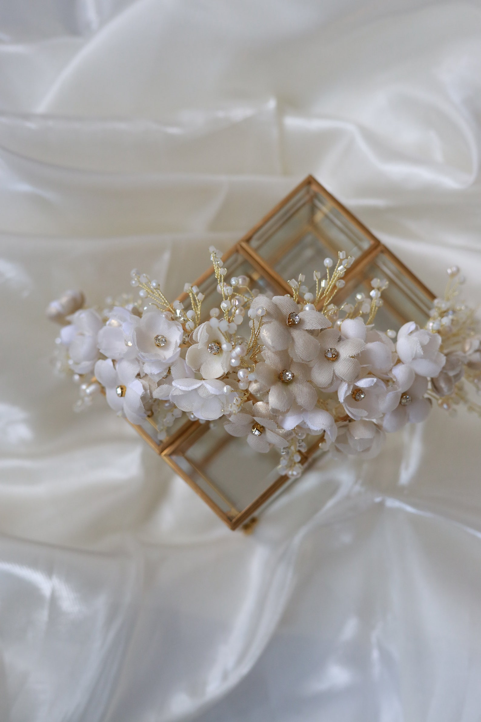 Chic White Flower Wedding Hair Accessories Beautifully Designed Bridal ...