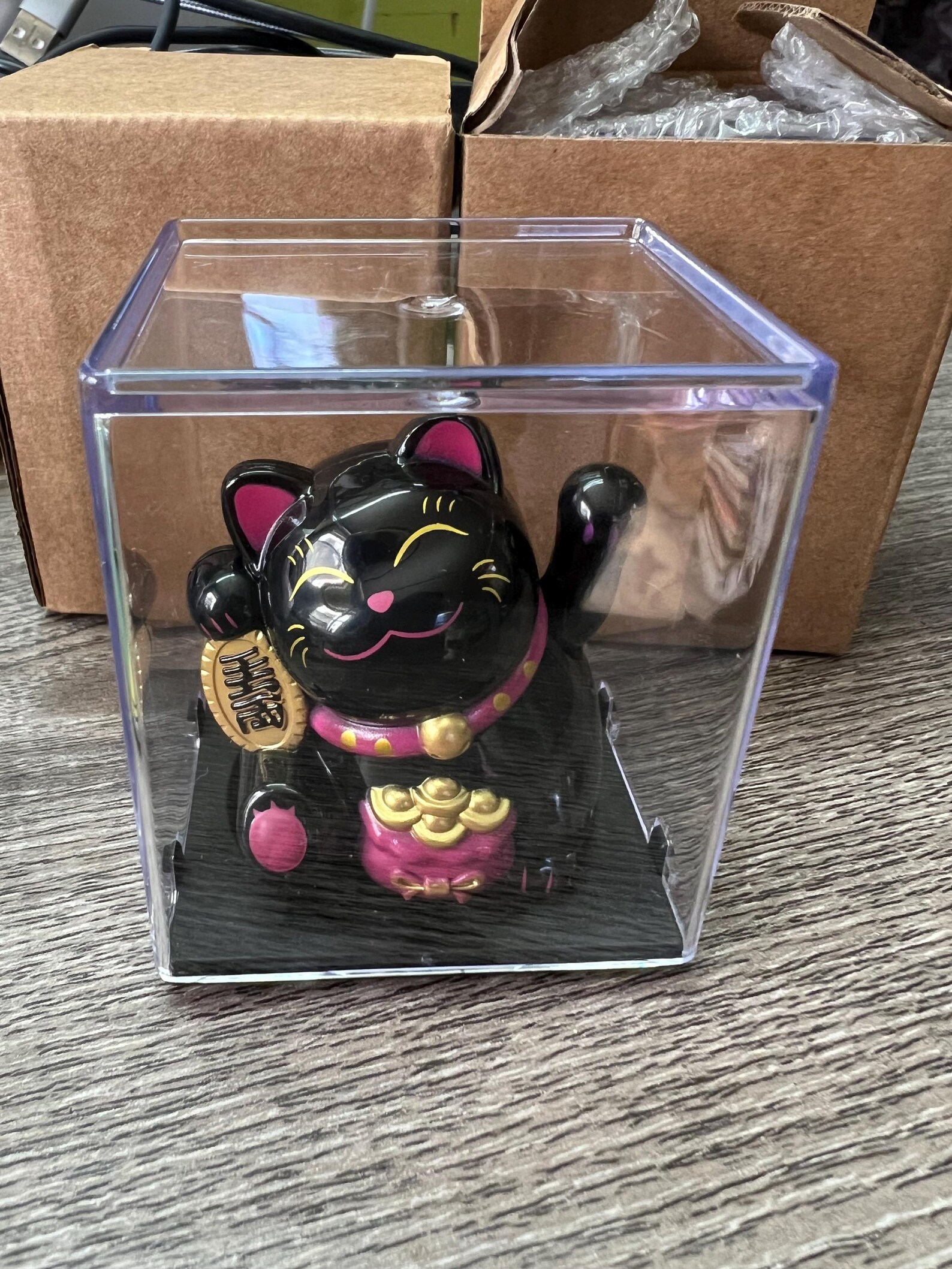 White Good Fortune Lucky Cat Waving Arm, Solar Powered Maneki Neko ...