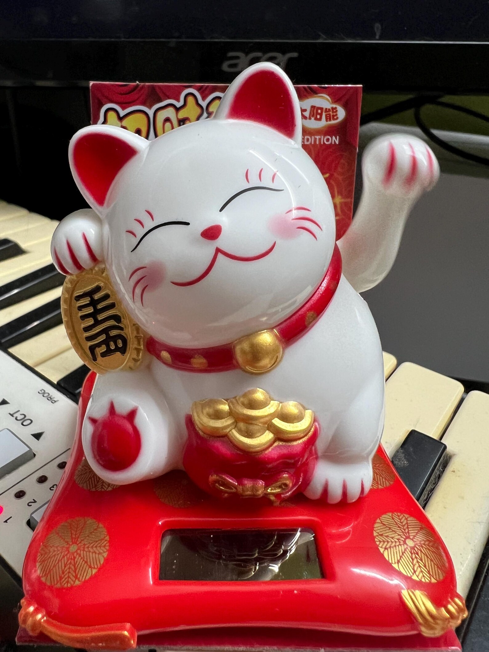 White Good Fortune Lucky Cat Waving Arm, Solar Powered Maneki Neko ...
