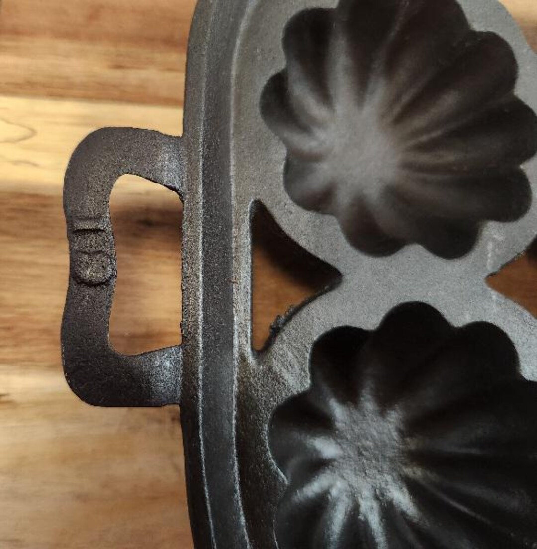 Antique Gem Pan, 6 Turks Head Cups, Cast Iron - Etsy