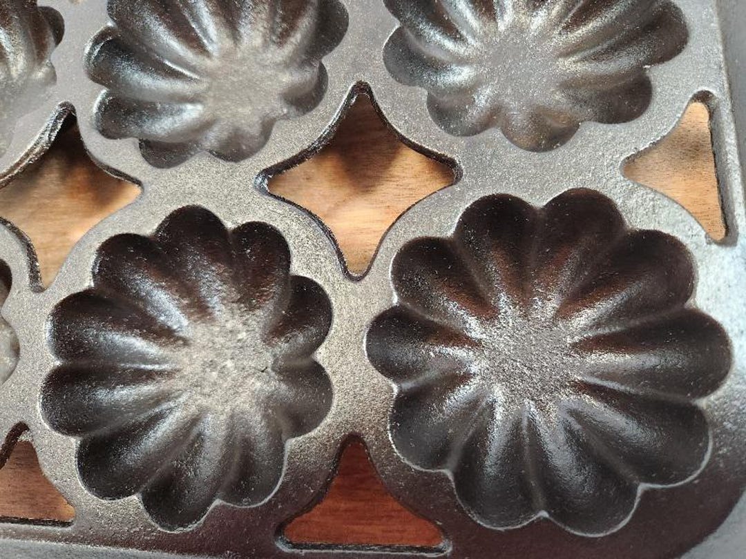 Lodge Gem Pan, 6 Turks Head Cups, Cast Iron - Etsy