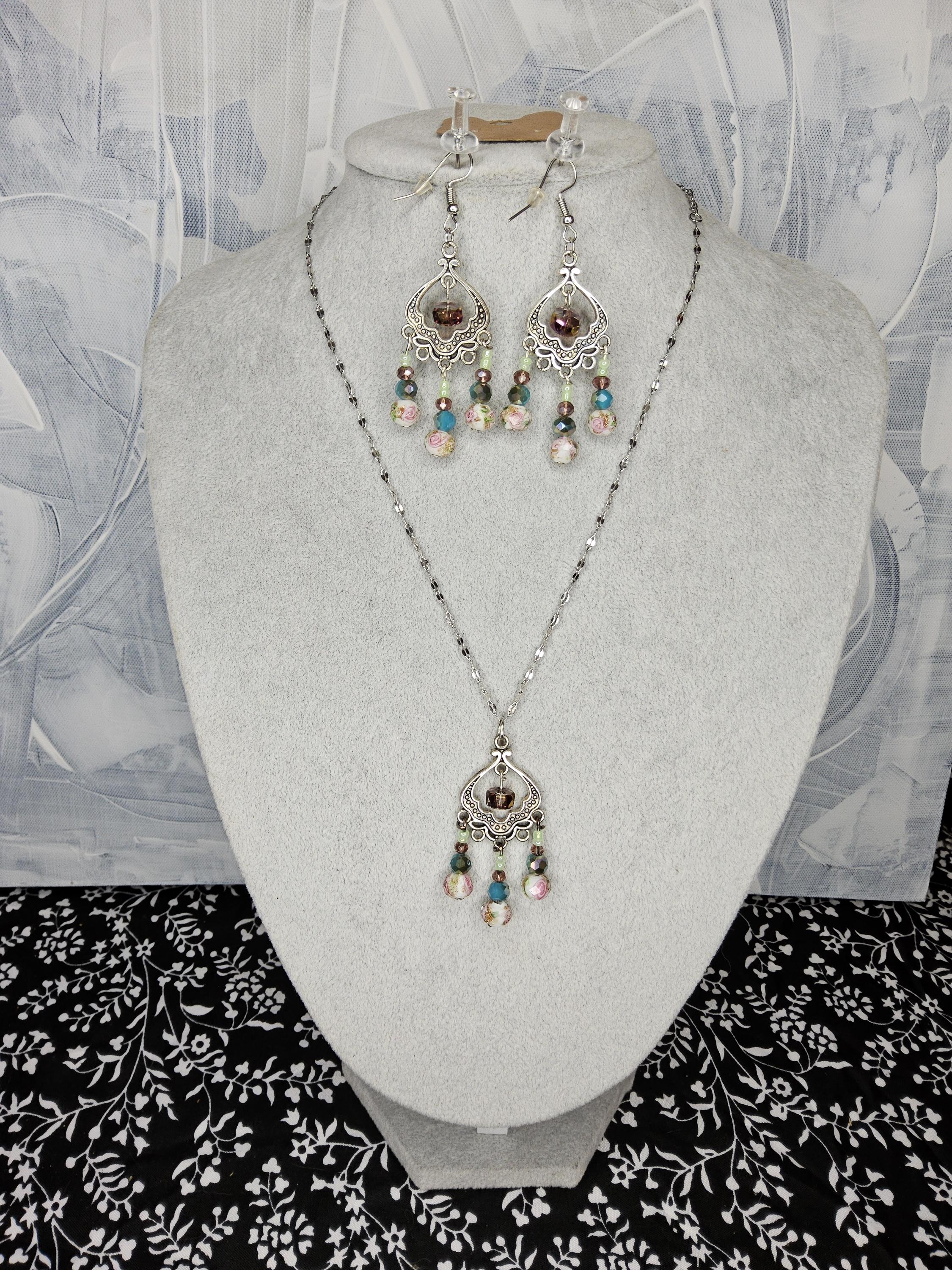 Handmade Vintage Style, Victorian Style Glass Rose Beaded Pendant Charm ...
