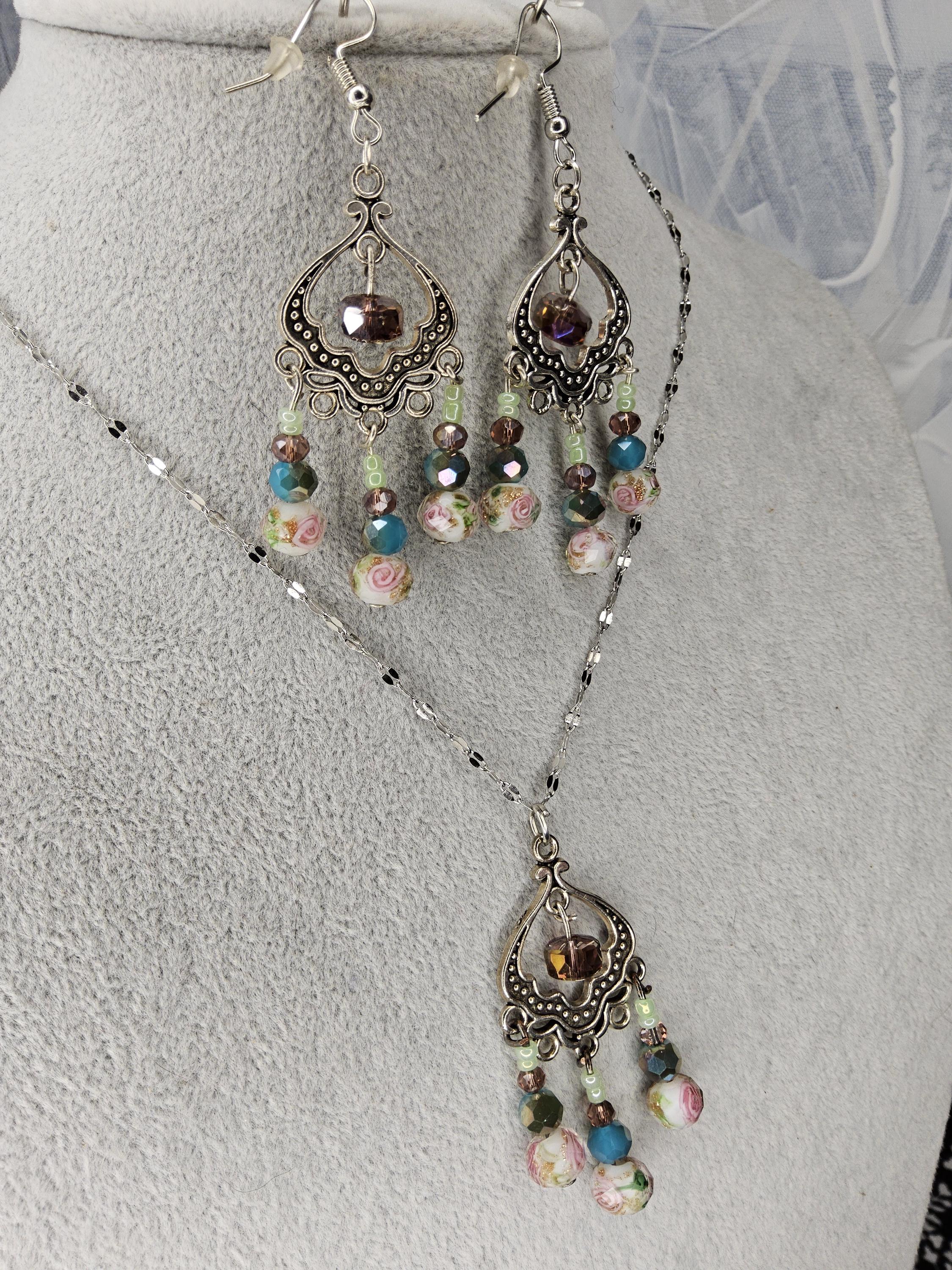 Handmade Vintage Style, Victorian Style Glass Rose Beaded Pendant Charm ...