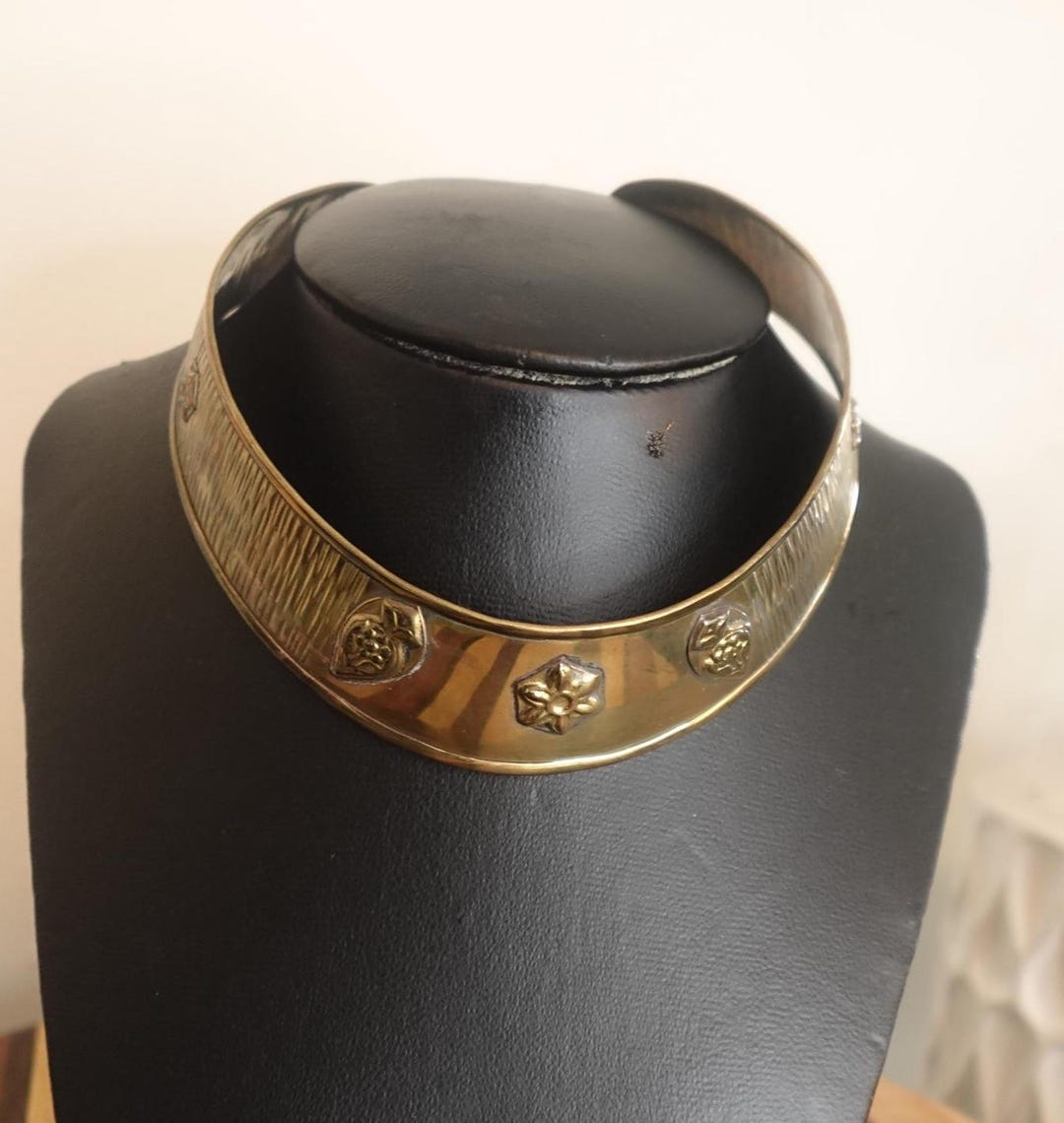 Vintage Hammered Flexible Brass Dharma Wheel Tone Statement Choker Neck ...