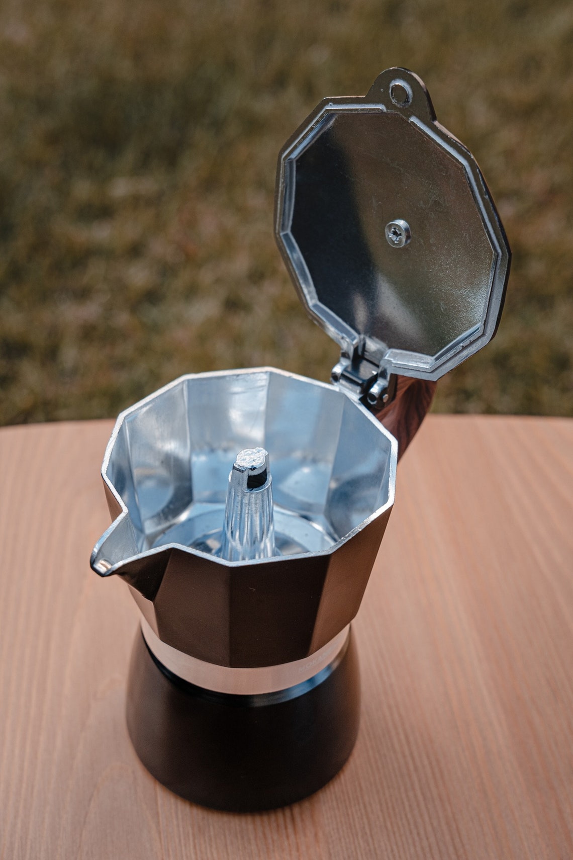 Mokanificent 3 Cup Moka Pot & Portable Stainless Steel Hand Grinder ...