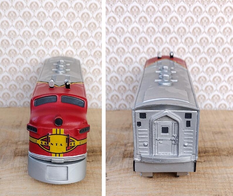 Avon 1992 Lionel Santa Fe Diesel Locomotive Train. Includes Wood Base ...