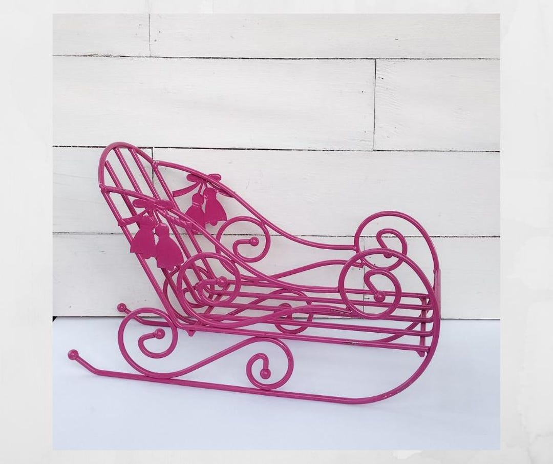Vintage Christmas Sleigh. Pink Santa Sleigh. Christmas Decoration ...