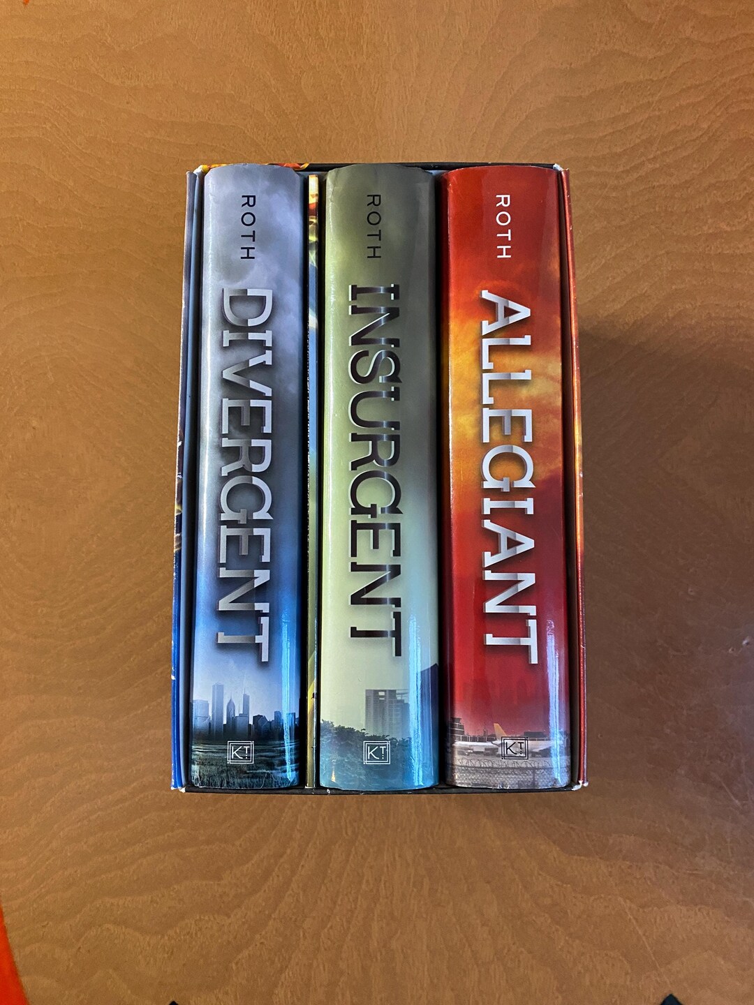 The Divergent Series Hardcover Box Set W/ Additional Booklet by ...