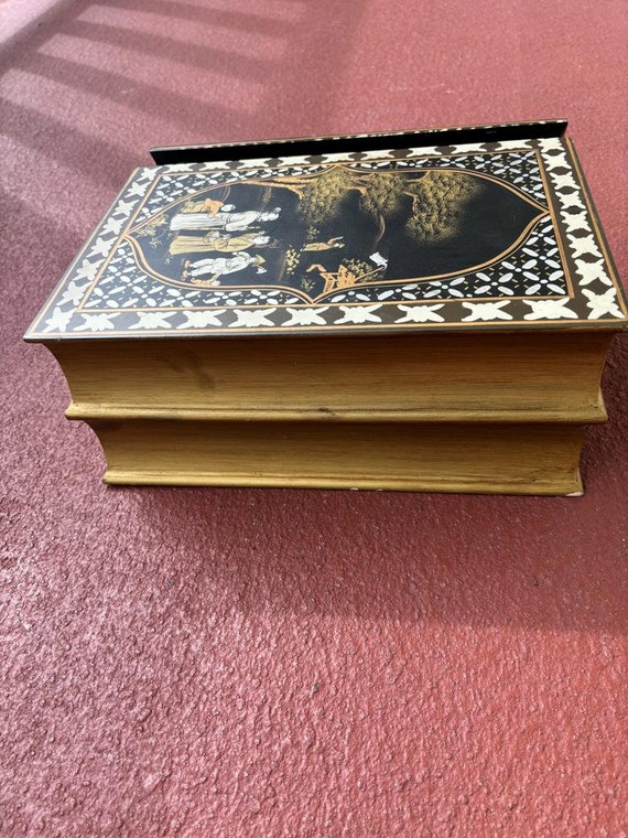 Vintage Book Shaped Asian Chinese Wood Jewelry/Decora… - Gem