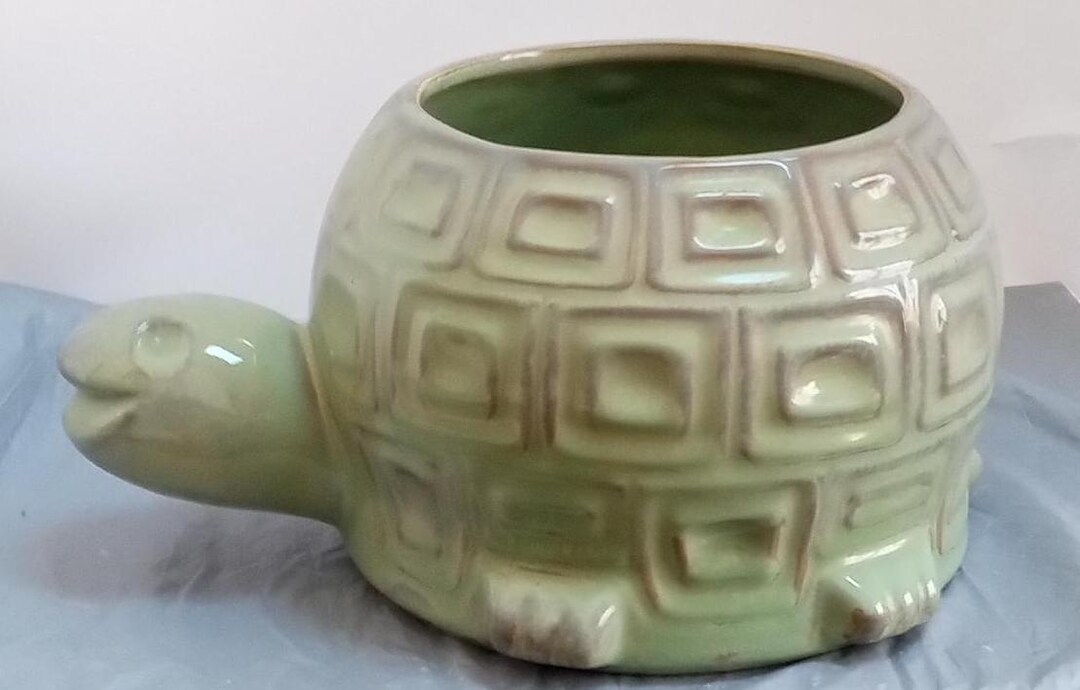1975, Mccoy #740 Smiling Turtle Garden Planter in Green Thumb Line ...