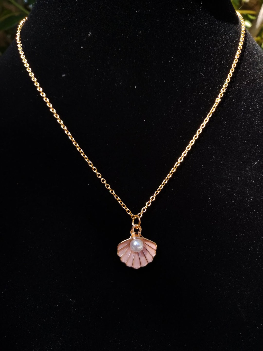 Aphrodite | Clam Shell and Pearl Necklace - Etsy