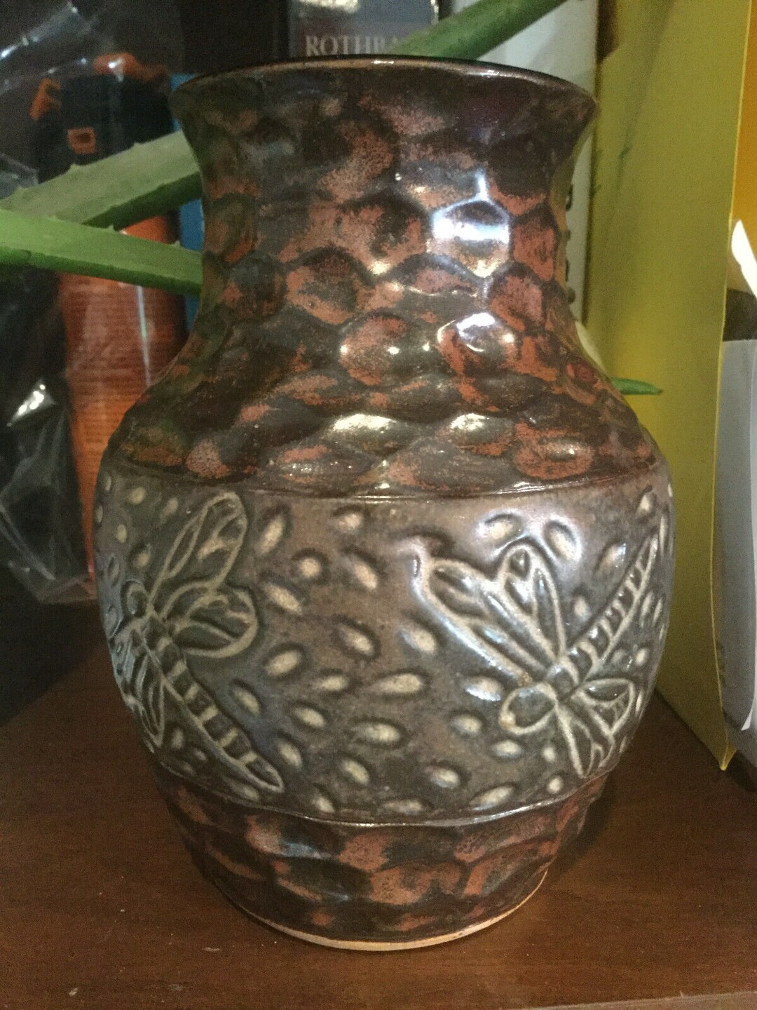 Julie Calhoun-roepnack Pottery Dragonfly VASE Cocoa Chiseled 6 1/2 ...