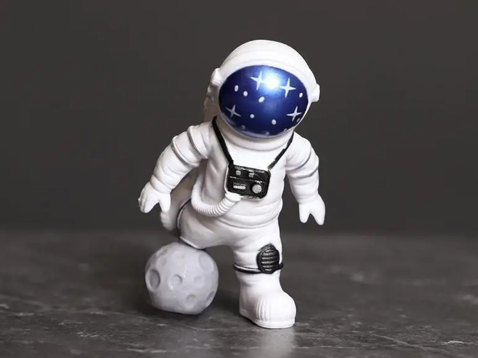 Mini Astronaut Figure Resin Spaceman Sculpture for Kids' Education and ...