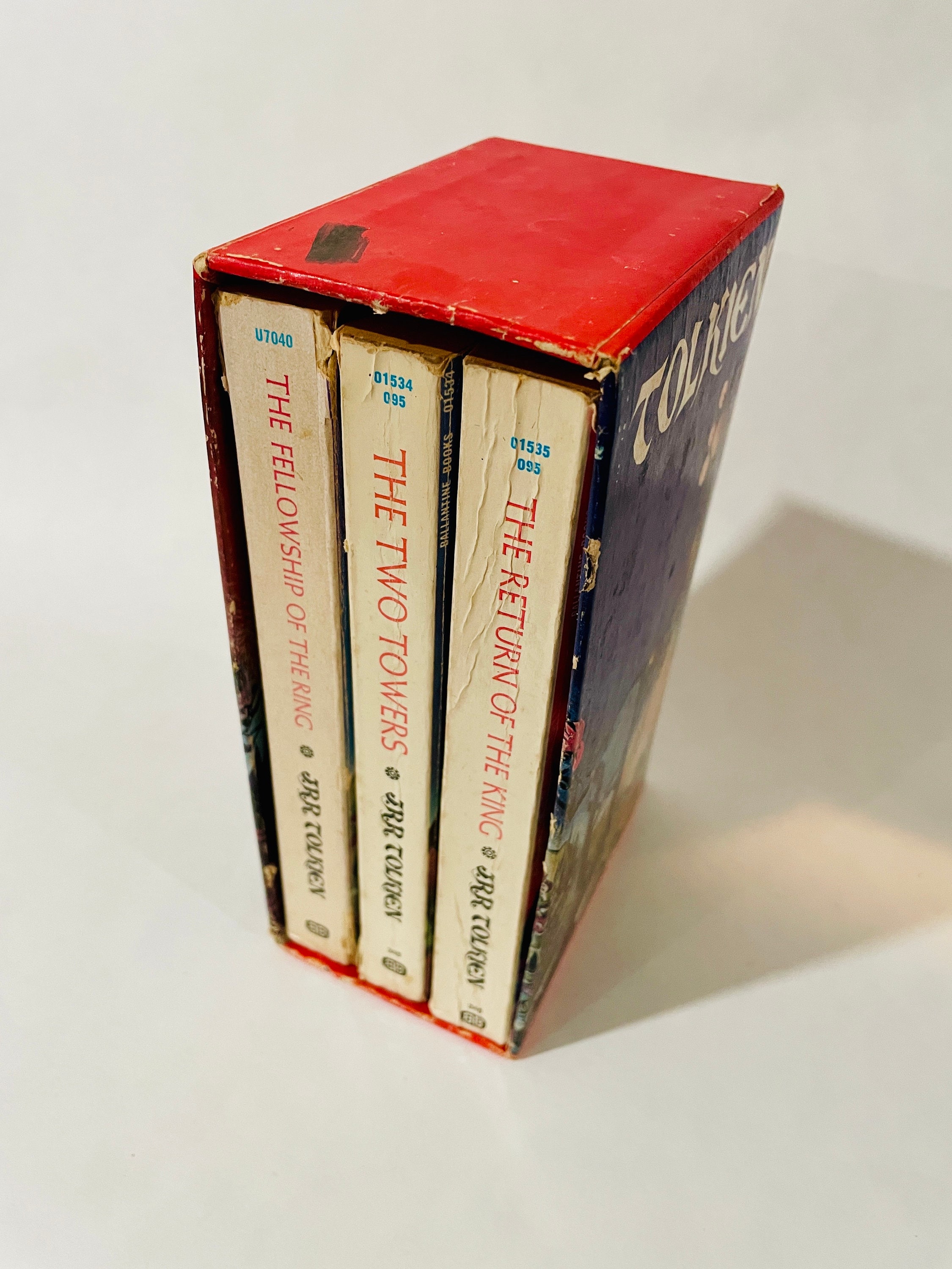 The Lord of the Rings Tolkien Trilogy Boxset Barbara Remington Covers ...