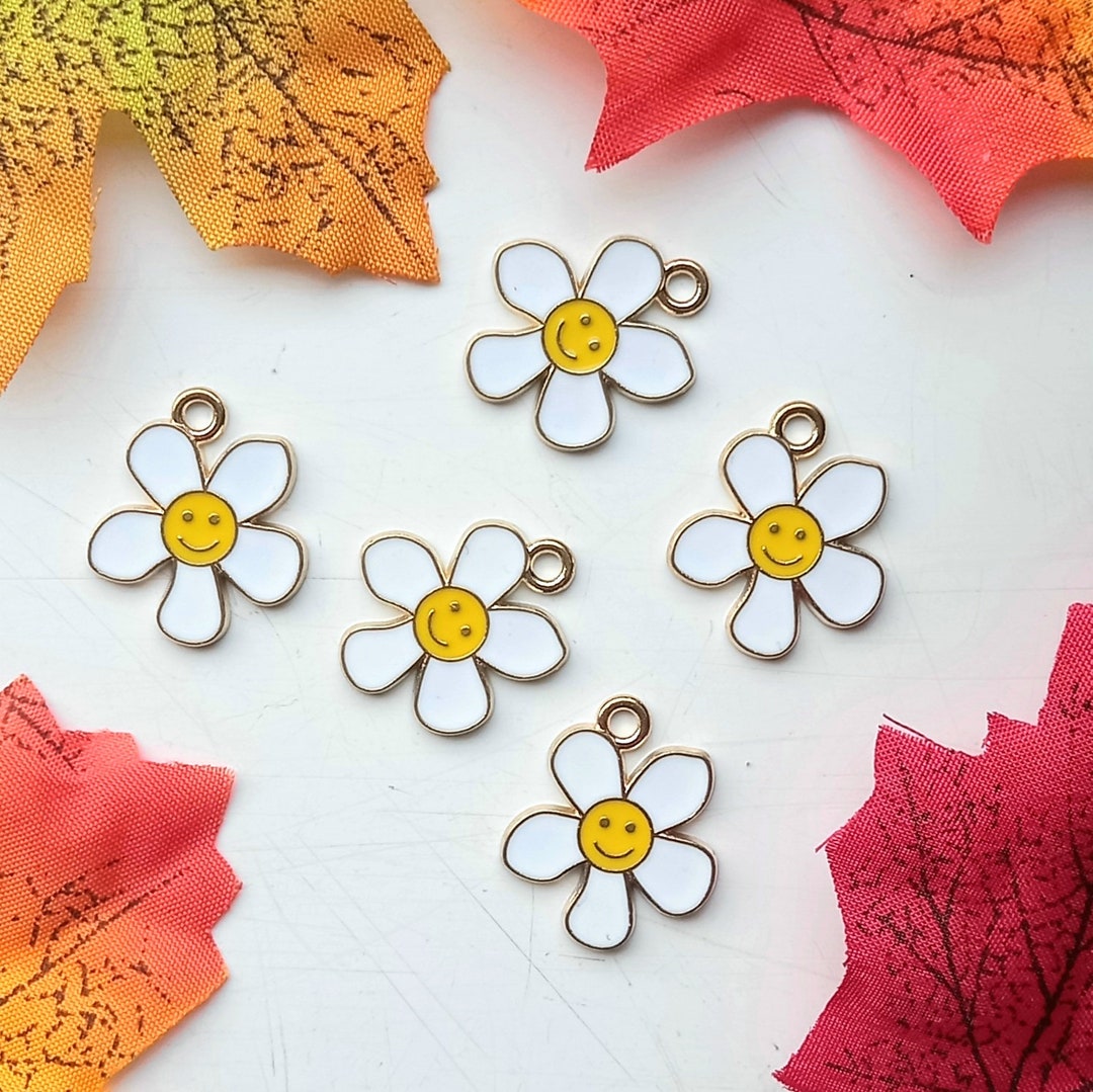 5 Smiley Face Daisy Charms. Happy Faces on Daisies Enamel Charm Set for ...