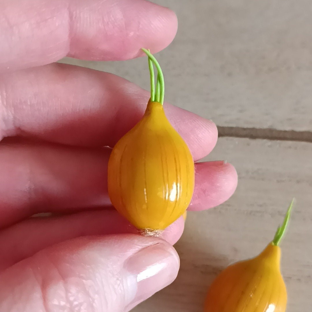 Miniature Onion in Scale 16, Miniature Food, Food for Dollhouse ...
