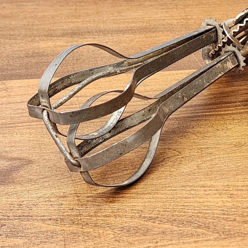 Vintage A&J Ekco Hand Crank Egg Beater Mixer With Red and White Wooden ...