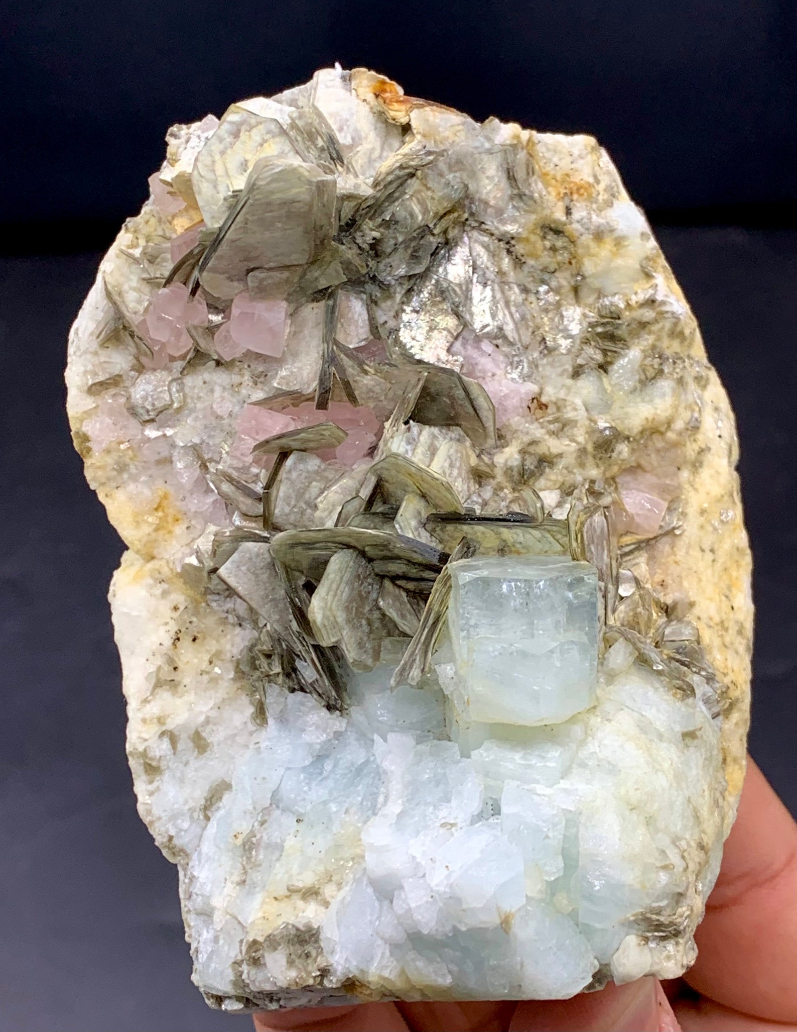 410 Gram Sky Blue Lovely Aquamarine With Nice Muscovite and Pink ...