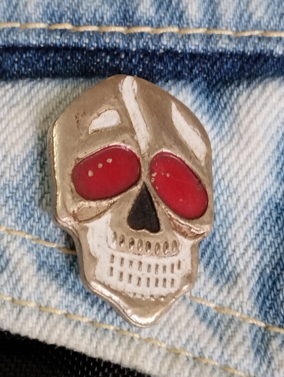 Skull red eyes, vintage end 80s early 90s metal pin, … - Gem