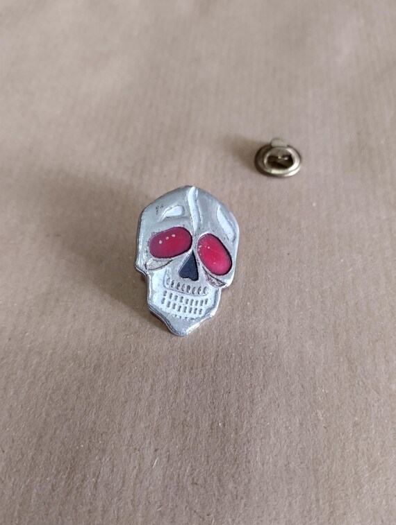 Skull red eyes, vintage end 80s early 90s metal pin, … - Gem