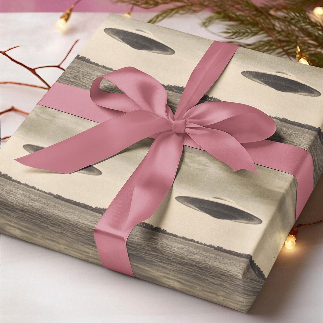 UFO Wrapping Papers, Old Photo of UFO Gift Wrap, UFO Sighting Photos ...