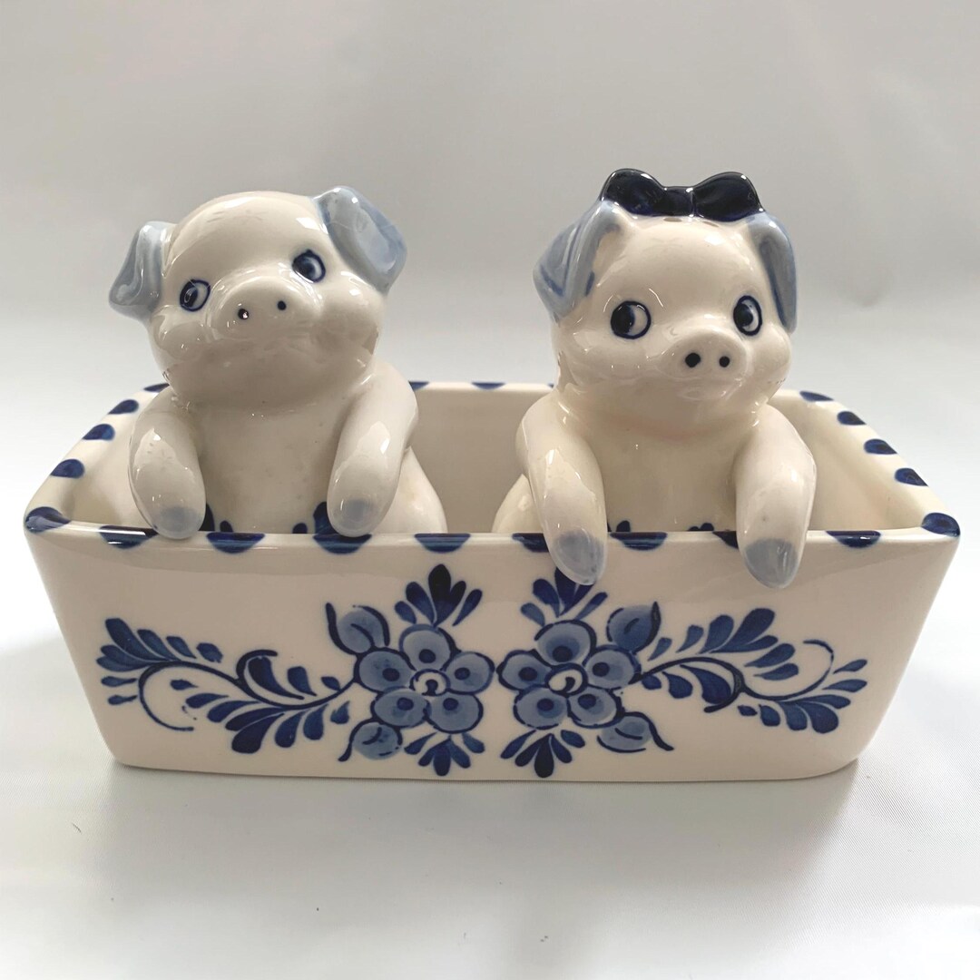 Vintage Delft Blue Hand Painted Pigs Salt and Pepper Shakers, Pigs in ...