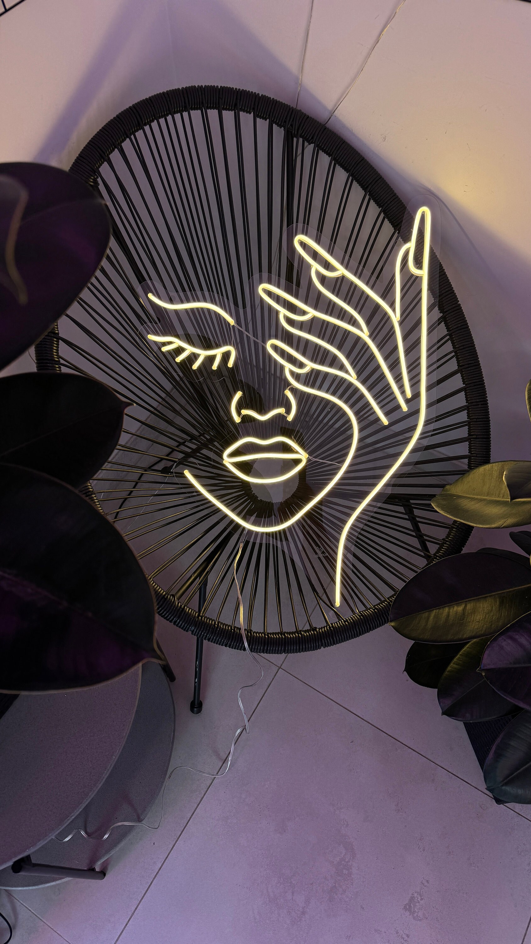 Face and Hand Neon Sign | Women Face Neon Sign | Face Neon Sign ...