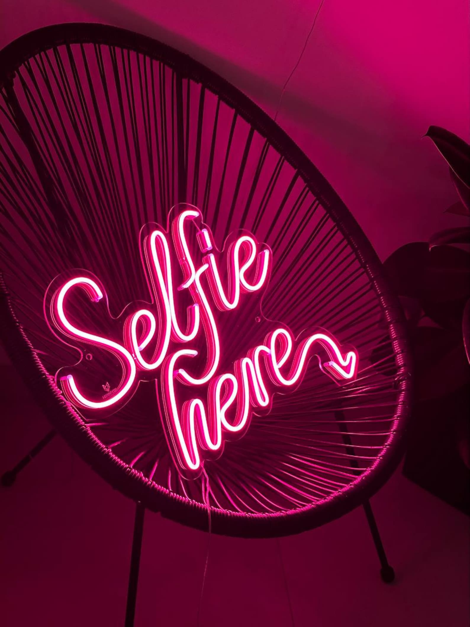 Selfie Here Neon Sign | Custom Selfie Here LED Neon | Beauty Salon ...