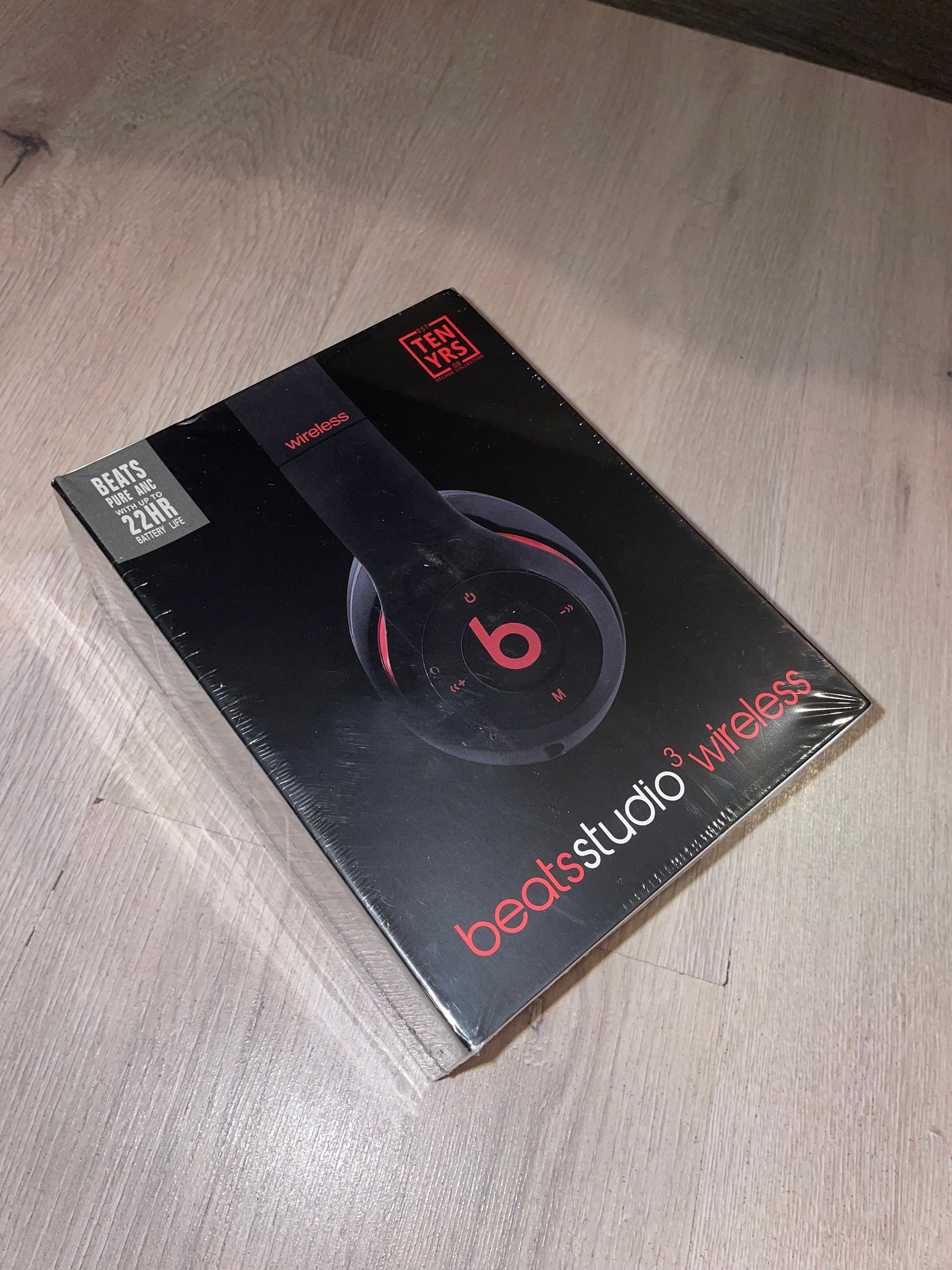 Beats Studio Box Red